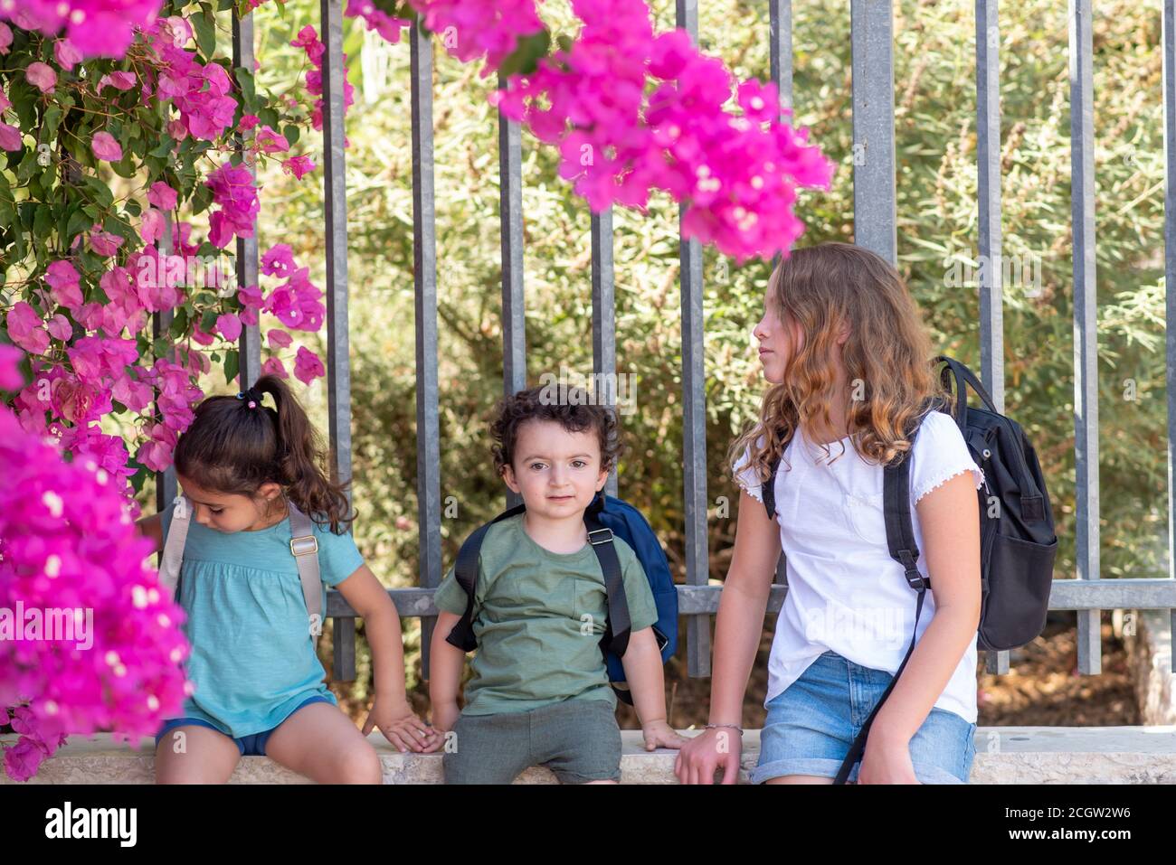 Pre k kids outside hi-res stock photography and images - Alamy