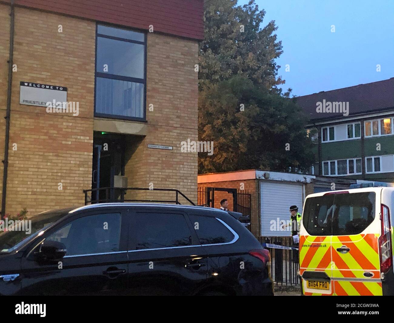 Man stabbed block flats hi-res stock photography and images - Alamy