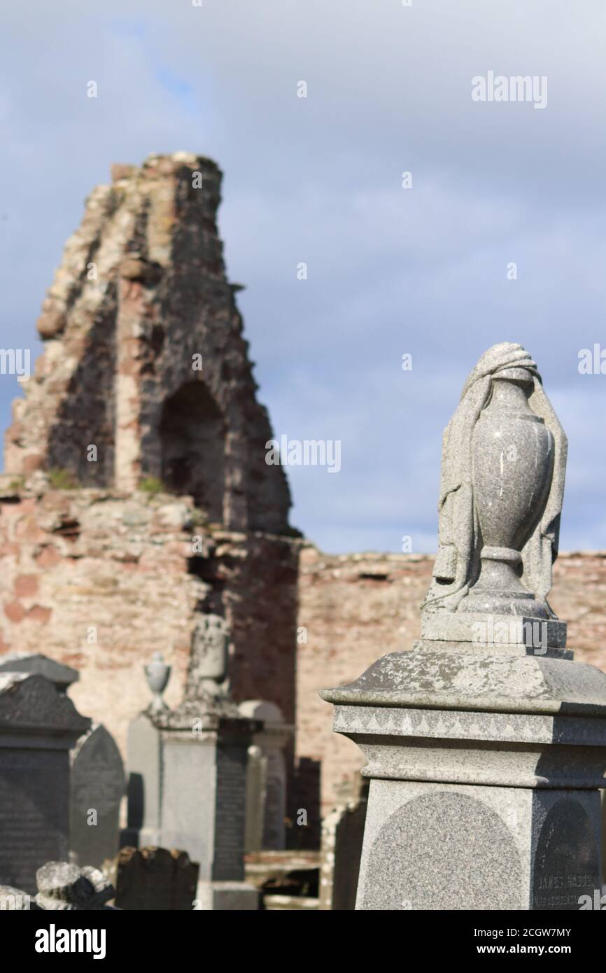 Gravestones date hi-res stock photography and images - Alamy