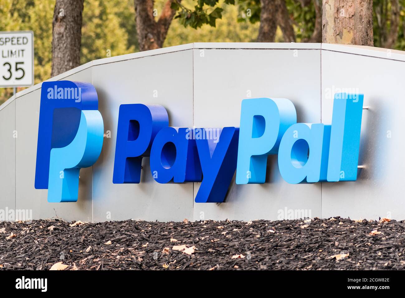 Paypal logo hi-res stock photography and images - Alamy