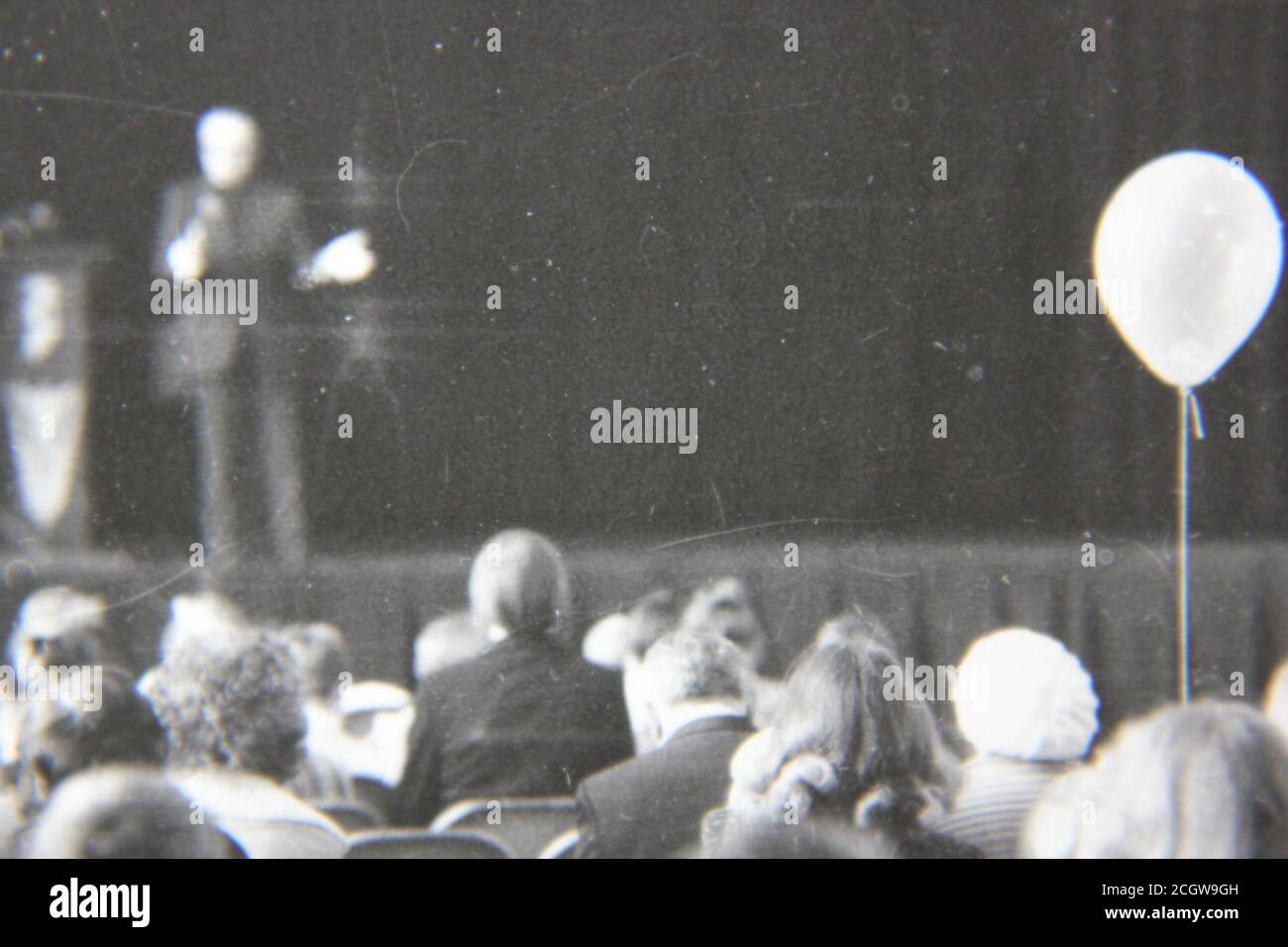 1970s concert man audience hi-res stock photography and images - Alamy