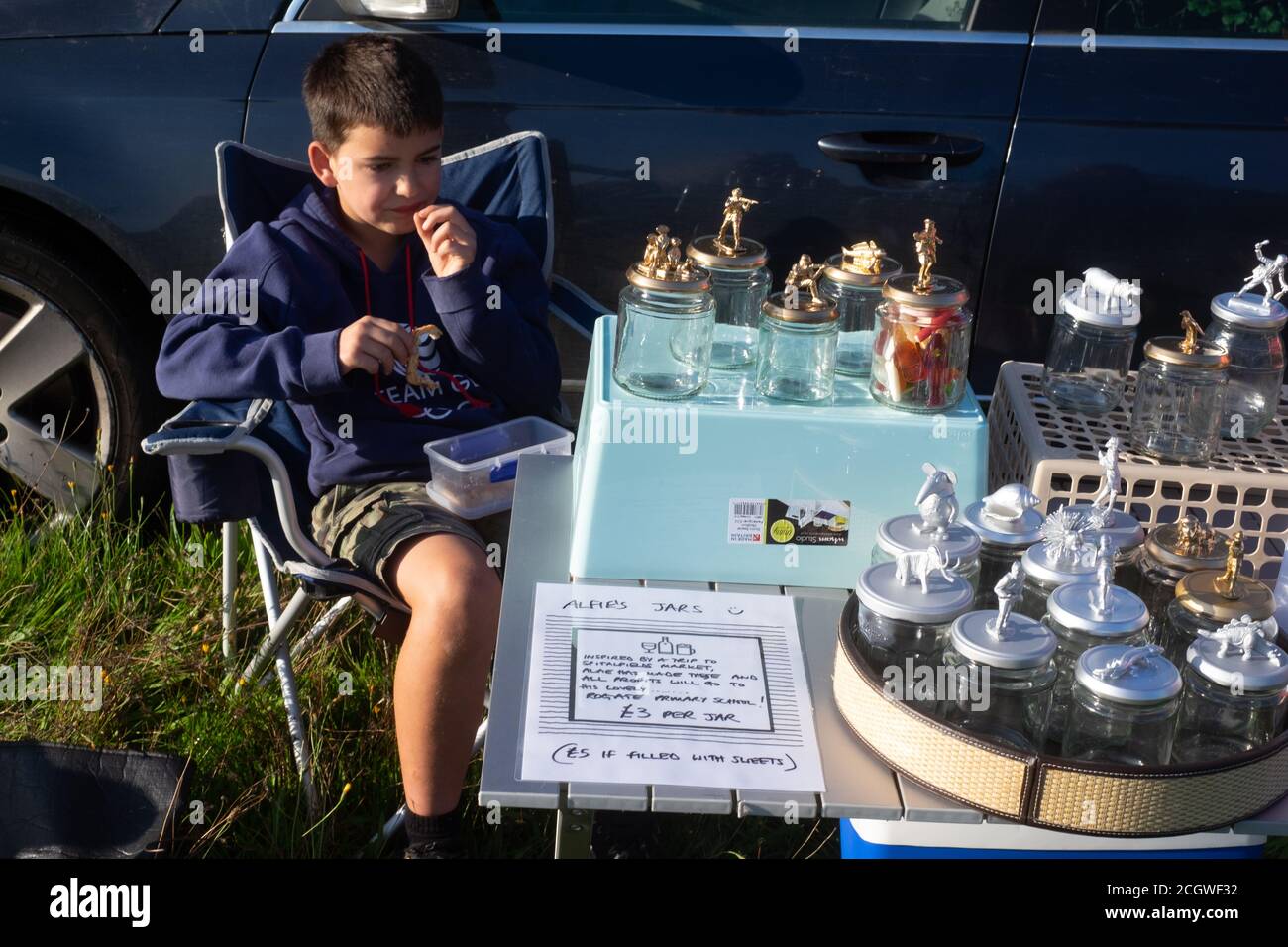 Table of items in car boot sale hi-res stock photography and images - Alamy