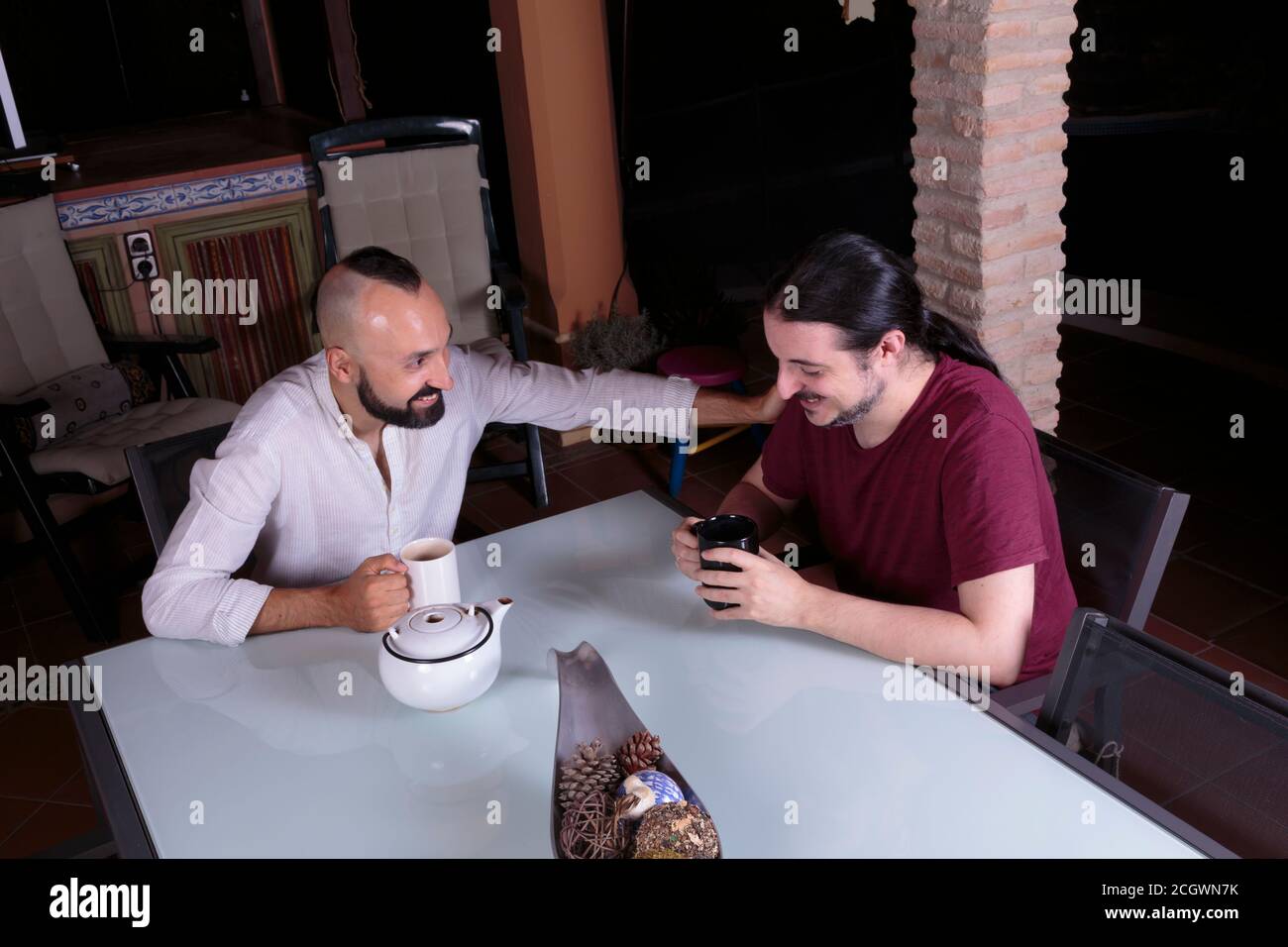 Conversation males hi-res stock photography and images - Alamy