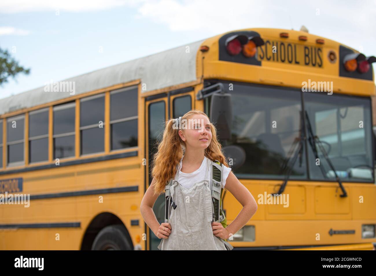 School bus pretty teen hi-res stock photography and images - Alamy