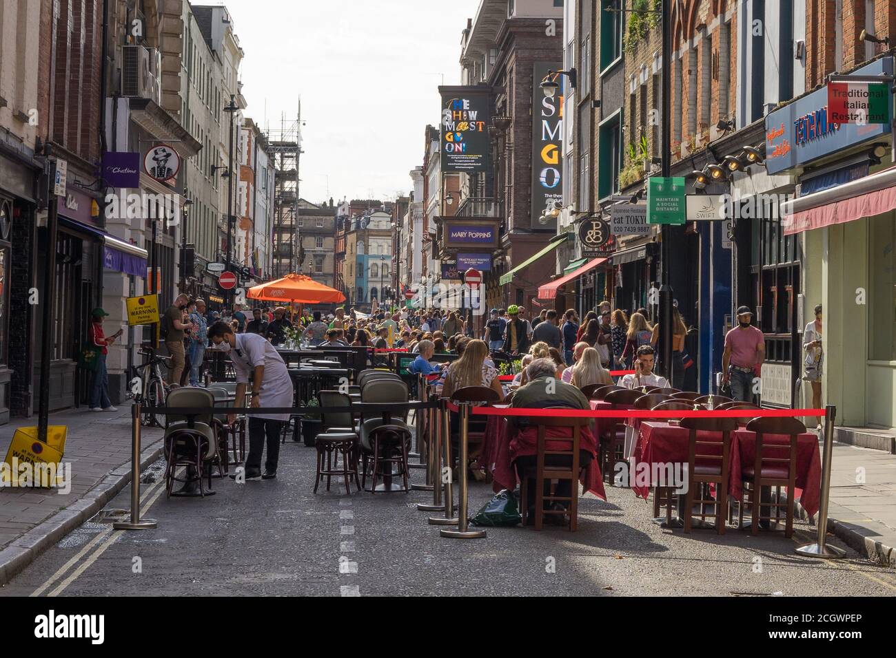 London dining outside distance hi-res stock photography and images - Alamy