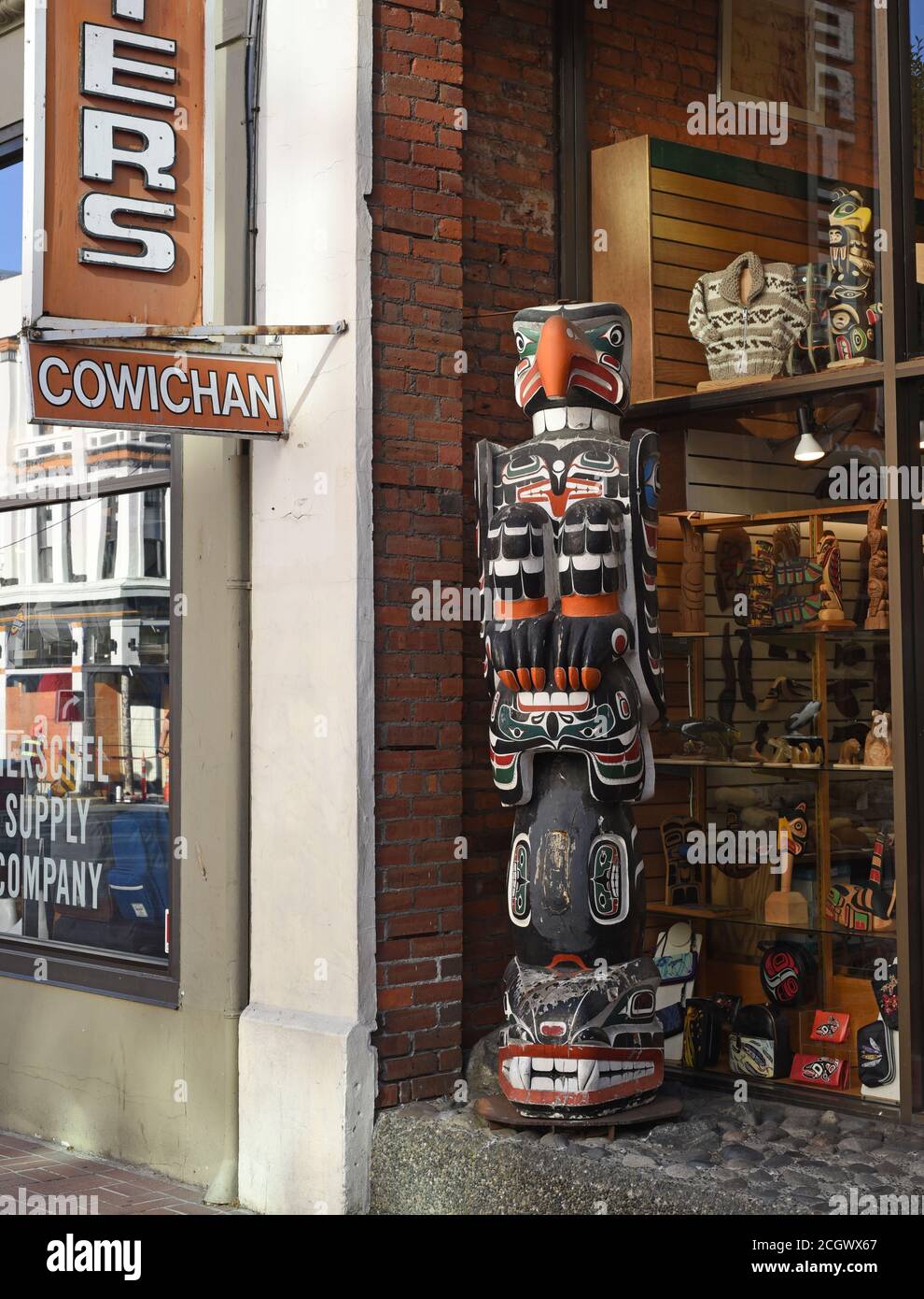 Totem pole shop hi-res stock photography and images - Alamy