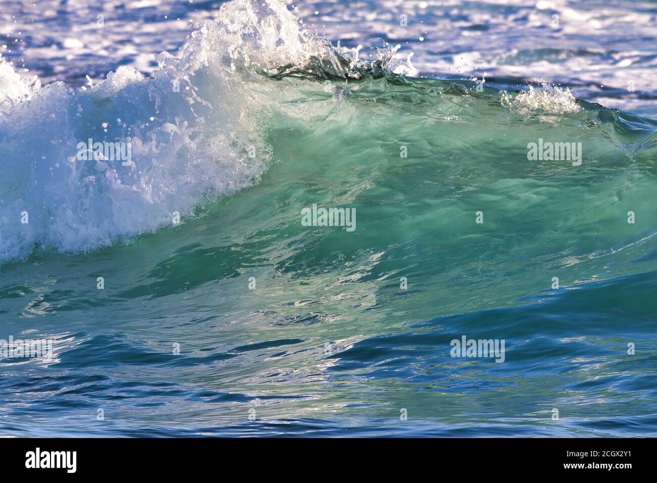 Breaking wave at shoreline hi-res stock photography and images - Alamy