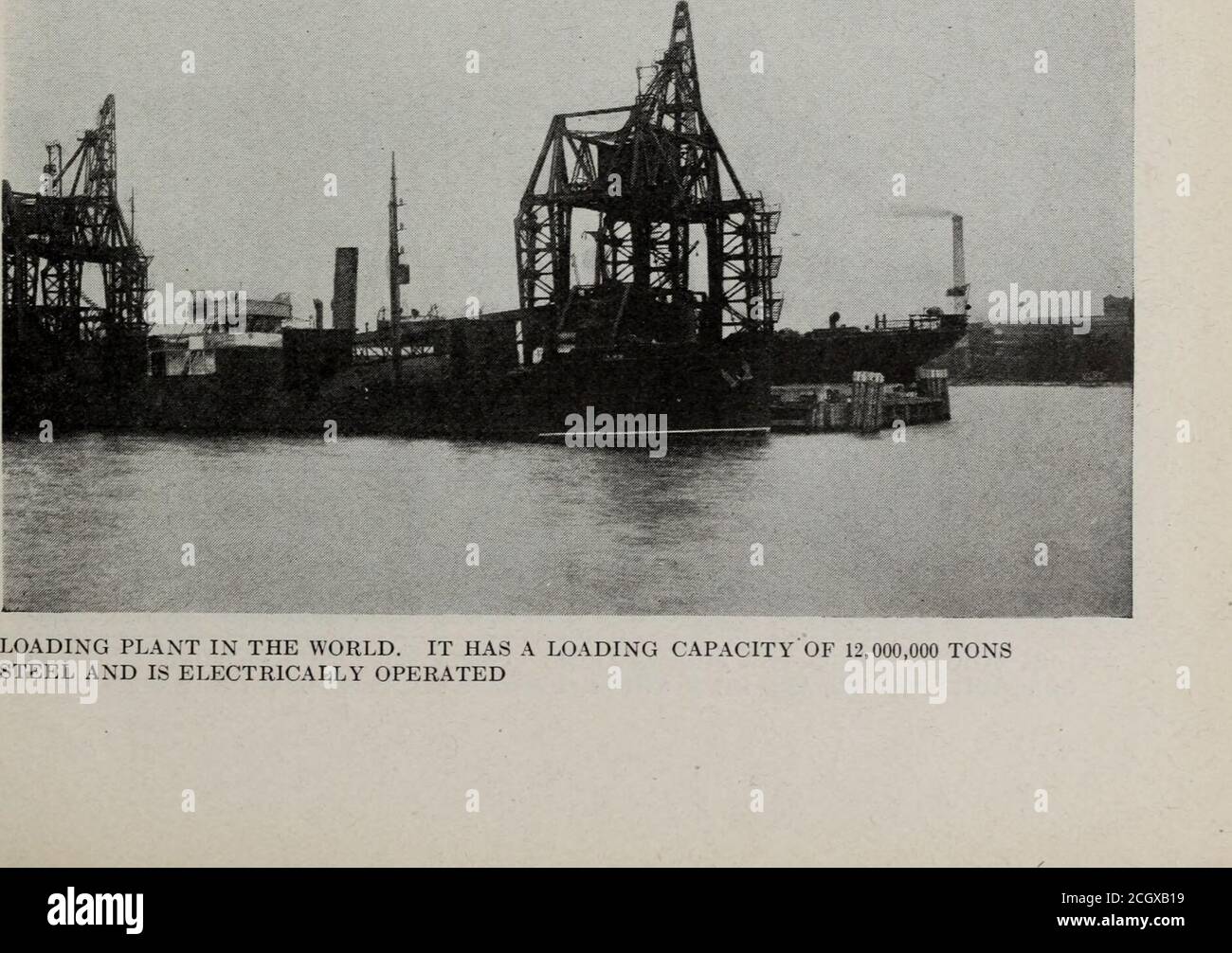 Two piles of sand hi-res stock photography and images - Alamy