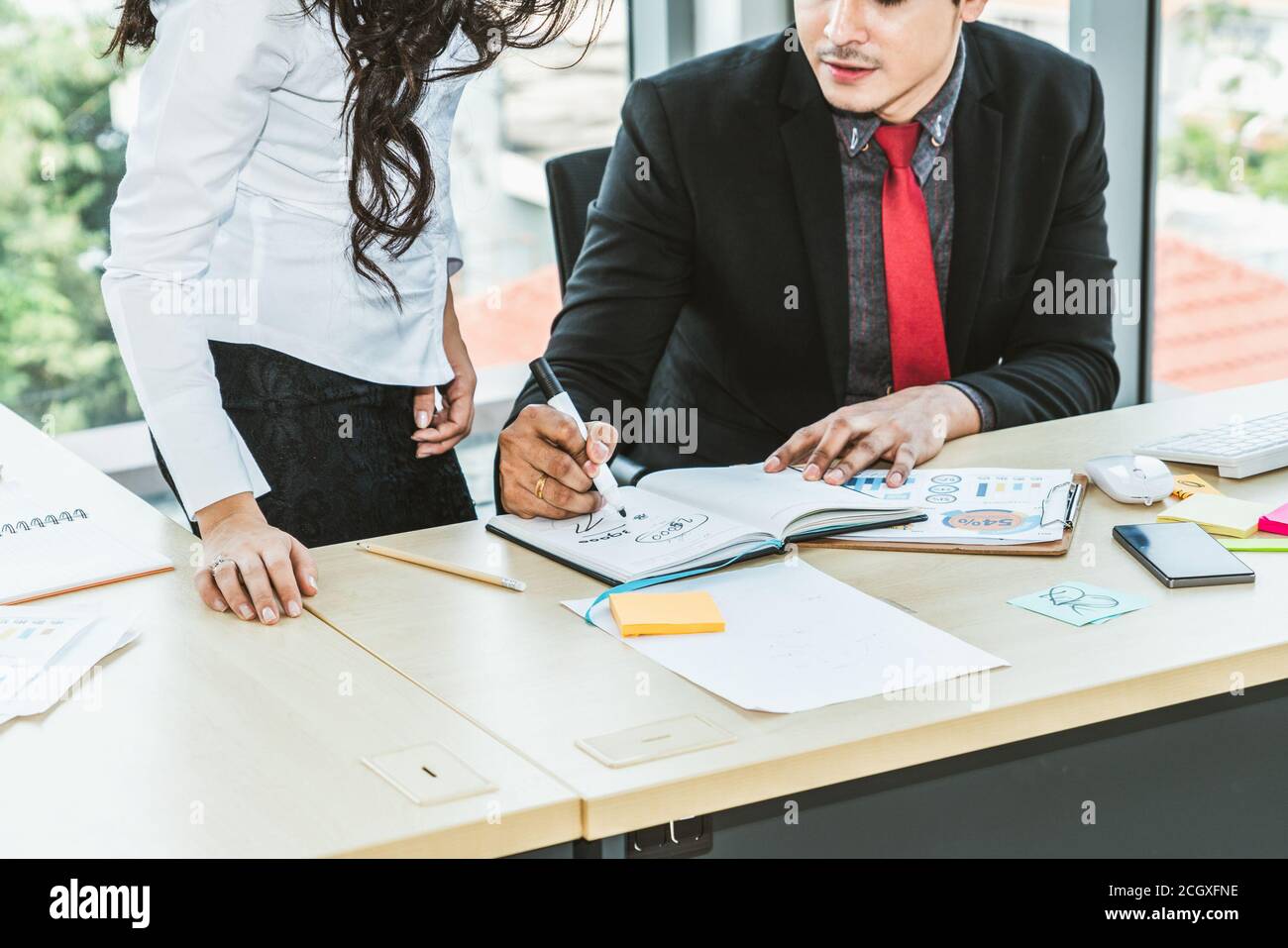 Two people having conversation hi-res stock photography and images - Alamy