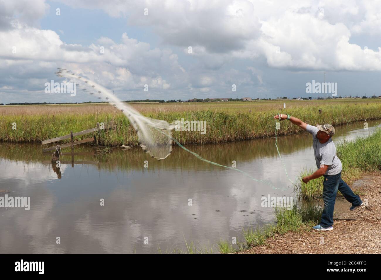 throwing cast net Stock Photo - Alamy