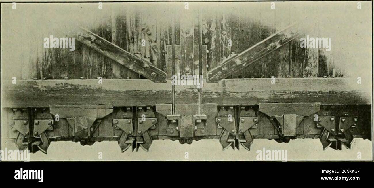 Cars 2x hi-res stock photography and images - Alamy