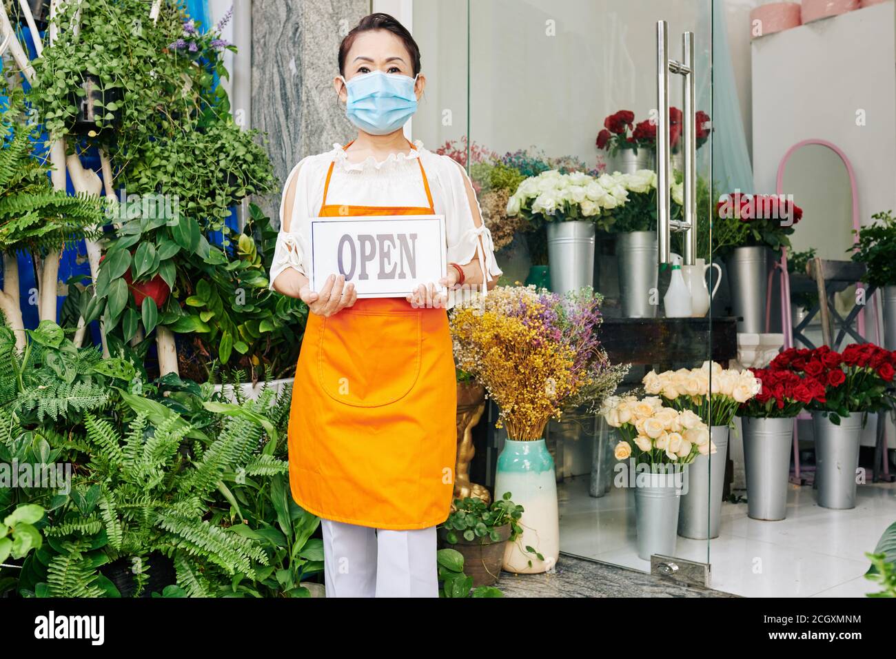 Aged Asian flower shop owner Stock Photo - Alamy