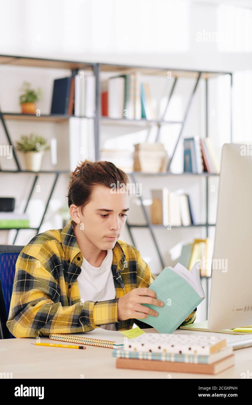 Teenage boy reading book hi-res stock photography and images - Alamy