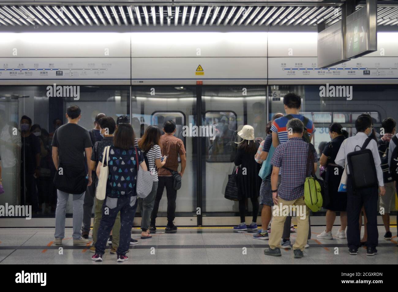 Train doors and hong kong hi-res stock photography and images - Alamy