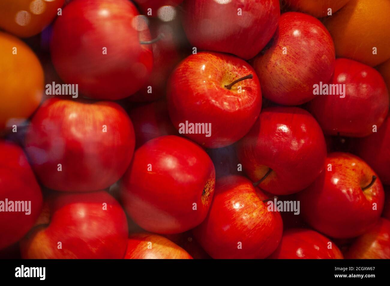 03.08.2018, Singapore, Republic of Singapore, Asia - Fresh red apples ...