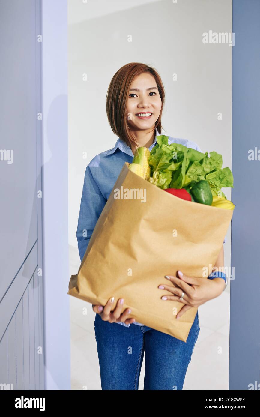 Women bringing food hi-res stock photography and images - Alamy
