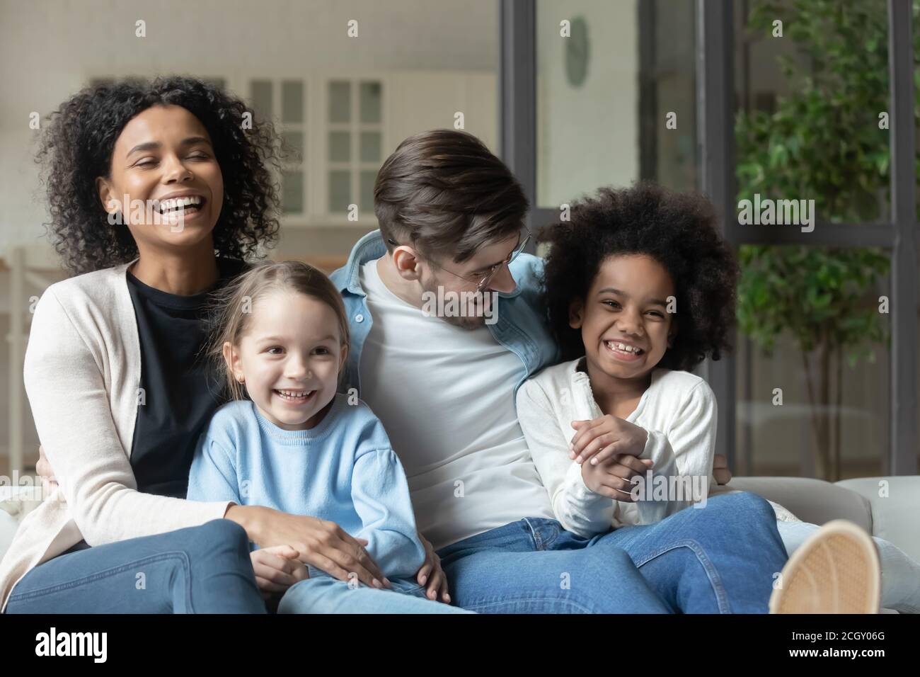 Black family enjoying tv hi-res stock photography and images - Alamy