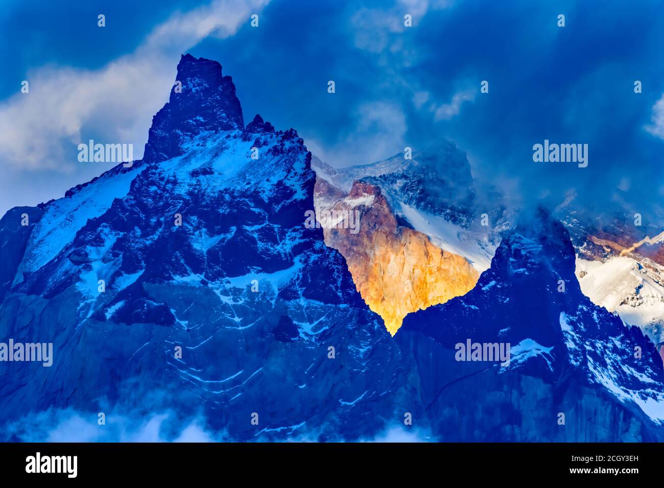 Magnificient peaks hi-res stock photography and images - Alamy