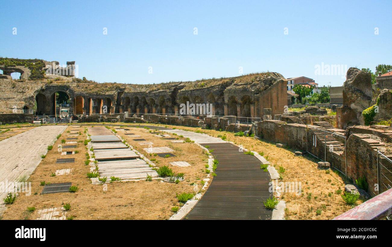 Capua anfiteatro hi-res stock photography and images - Alamy
