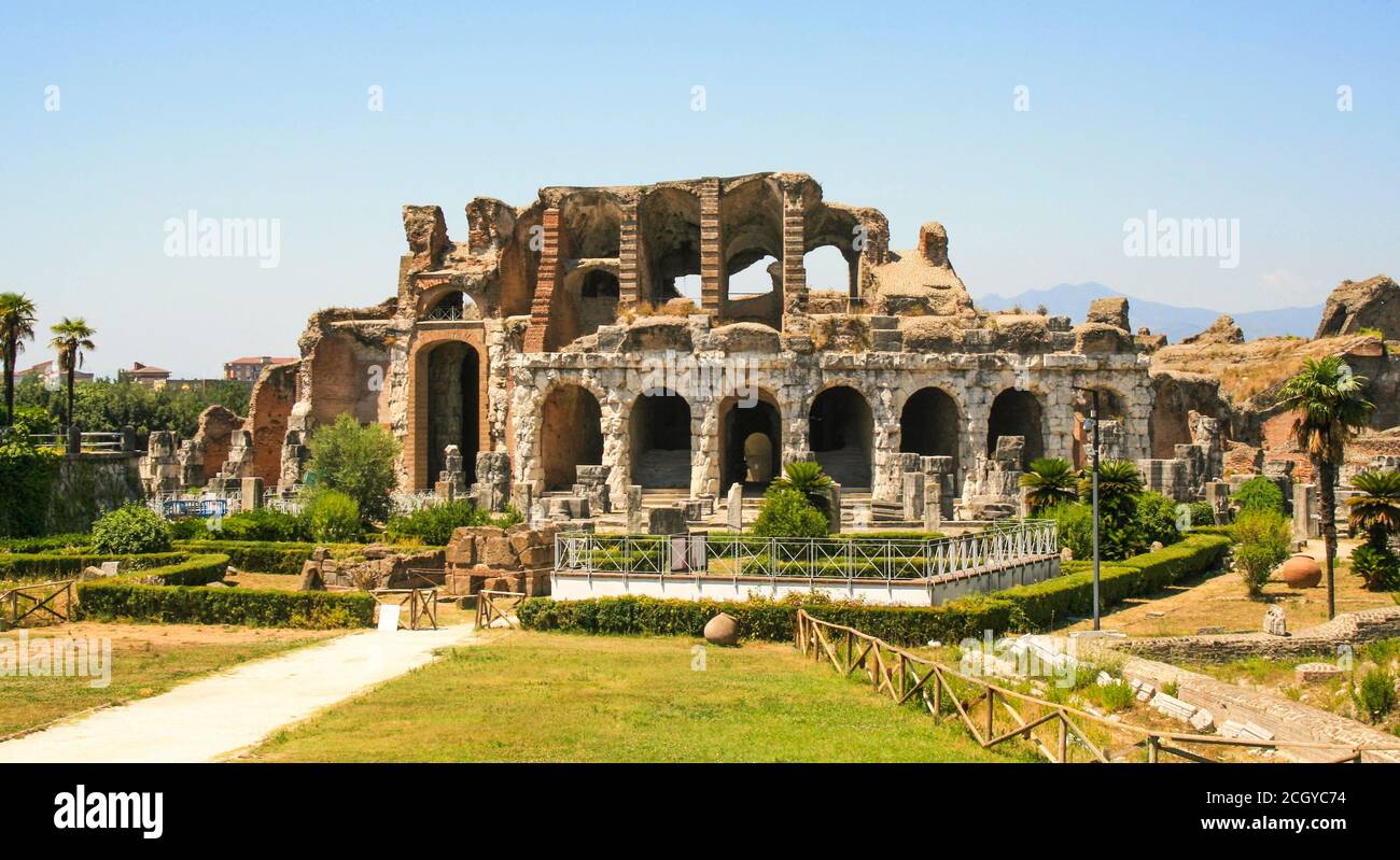 Capua anfiteatro hi-res stock photography and images - Alamy