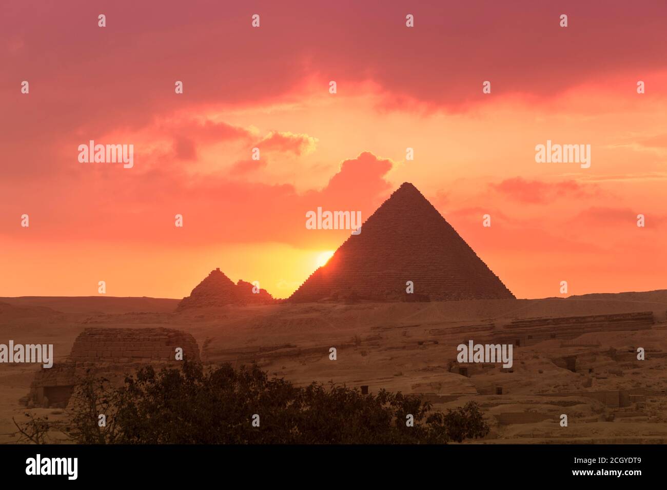 Egyptian pyramids sunset hi-res stock photography and images - Alamy