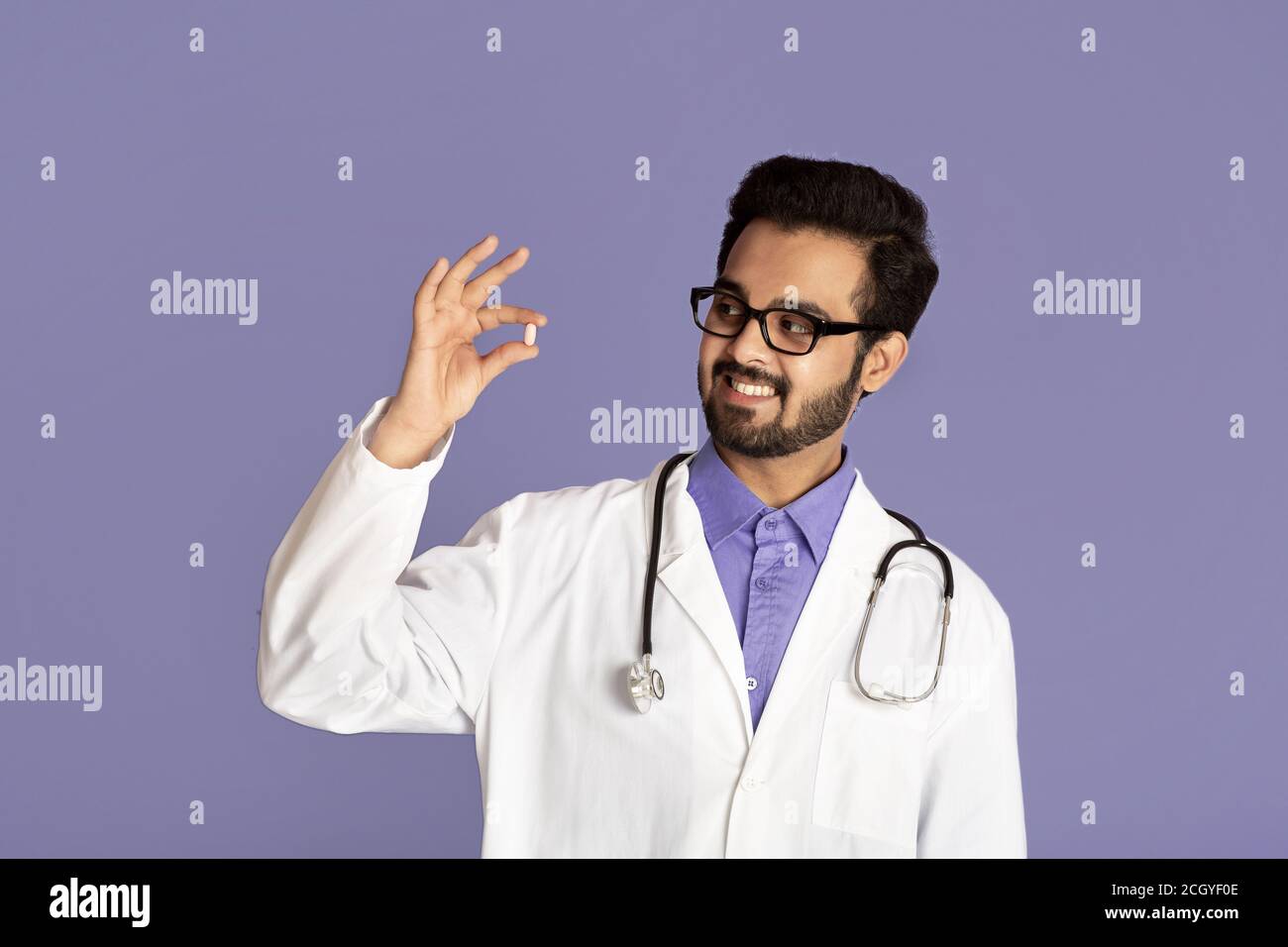 India healthcare doctor hi-res stock photography and images - Alamy