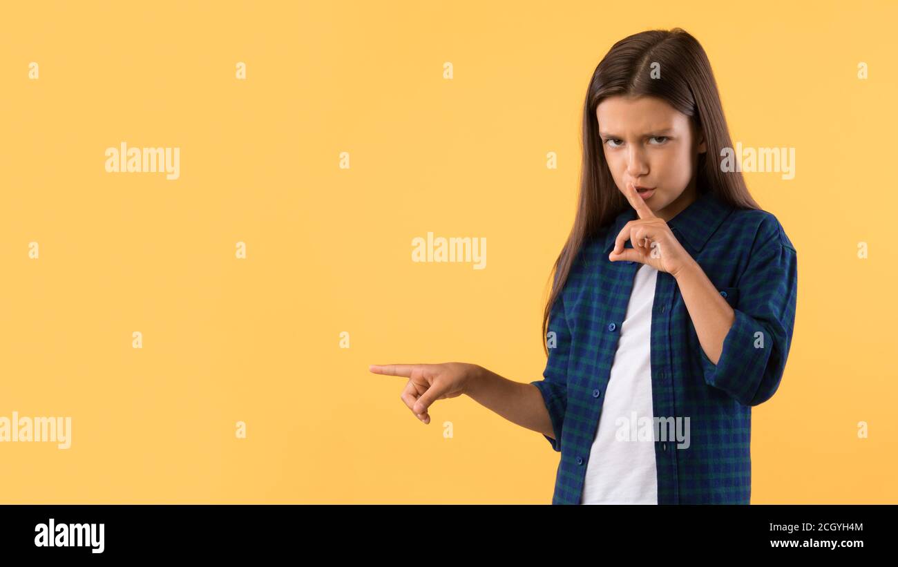 Kid pointing finger aside at copy space Stock Photo - Alamy
