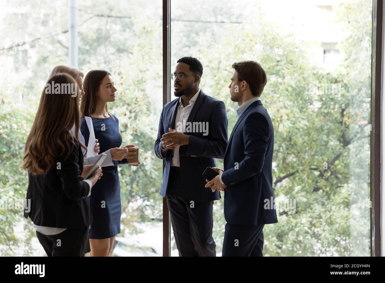 Serious talk in the group hi-res stock photography and images - Alamy