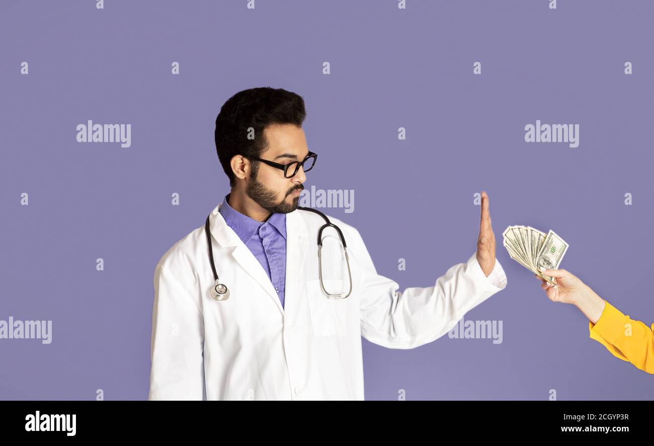 Doctor bribe hi-res stock photography and images - Alamy