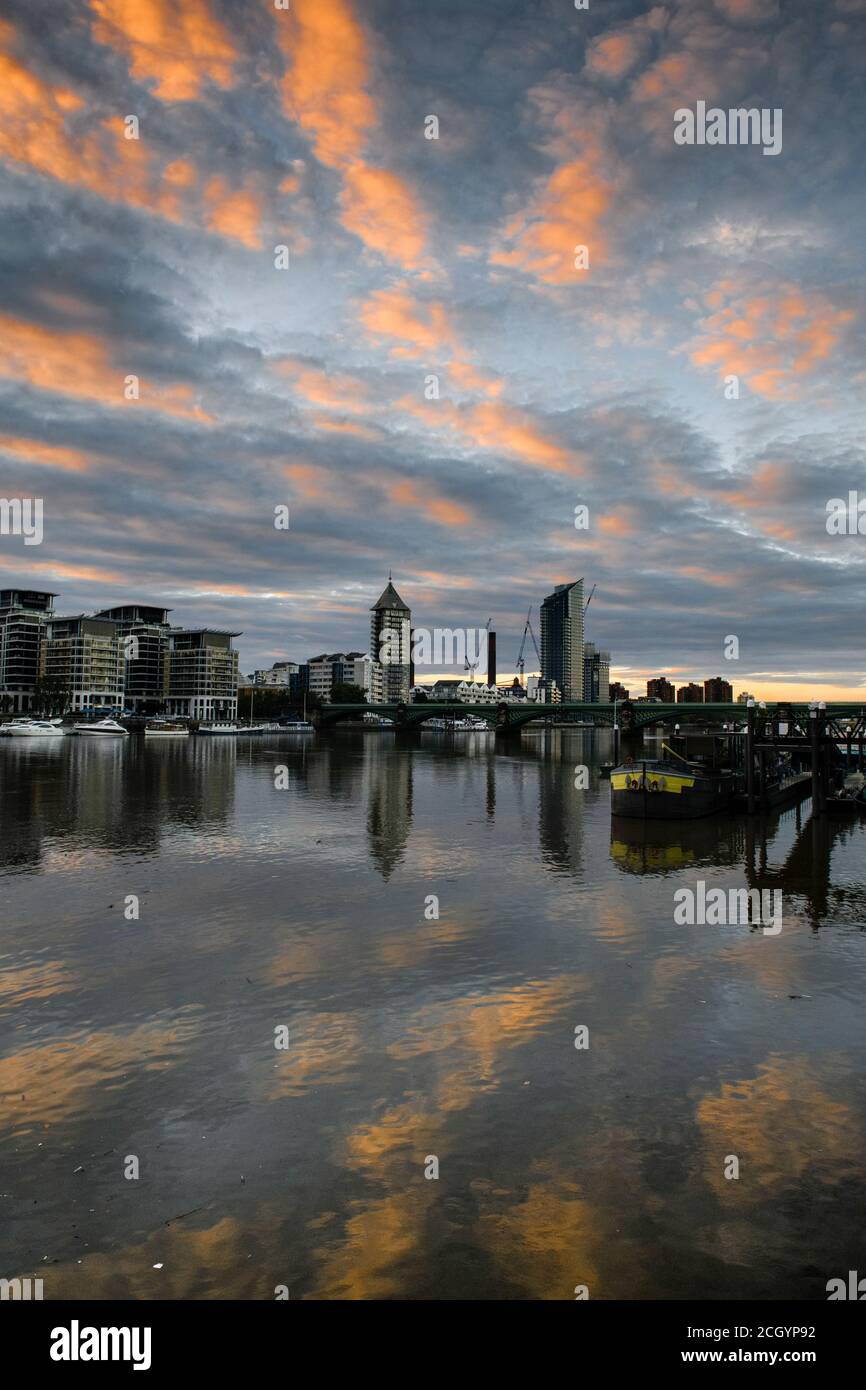 Chelsea harbour waterfront london hi-res stock photography and images ...