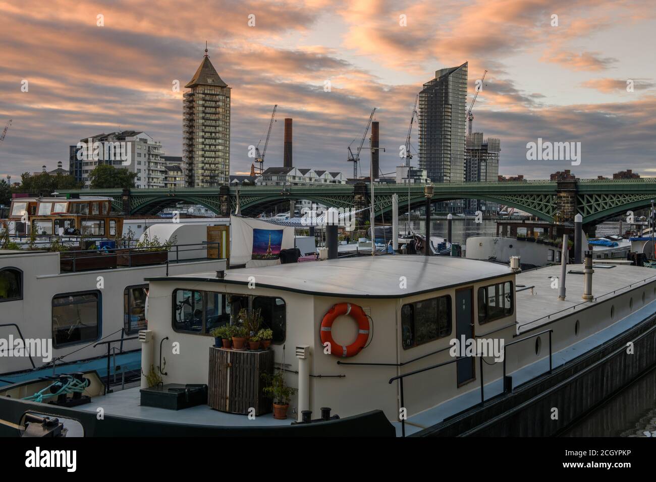 Chelsea houseboats hi-res stock photography and images - Alamy