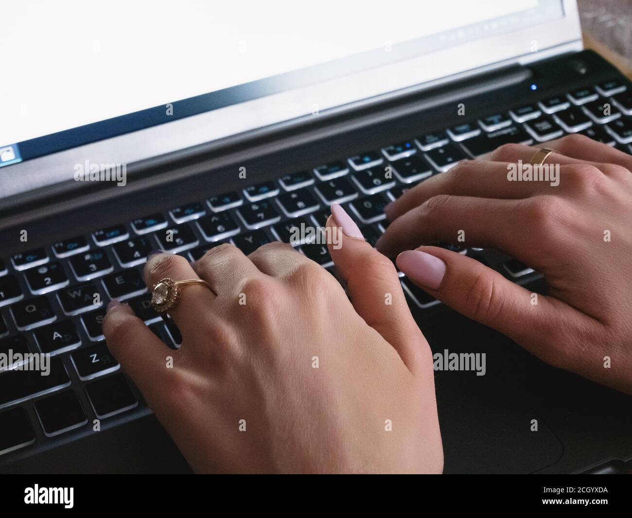 Woman hands texting laptop keyboard hi-res stock photography and images ...