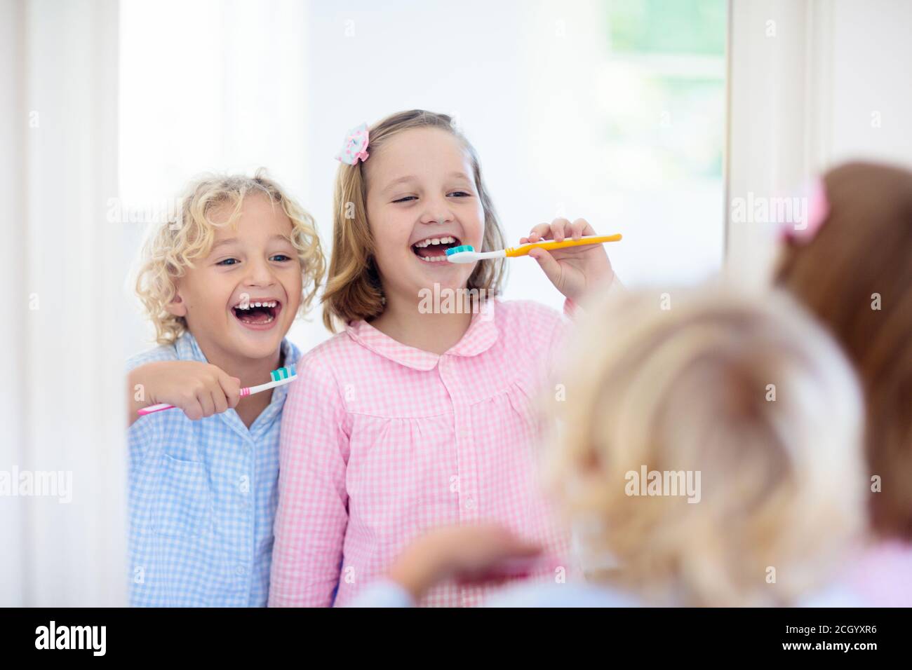 Kids toothpaste hi-res stock photography and images - Alamy