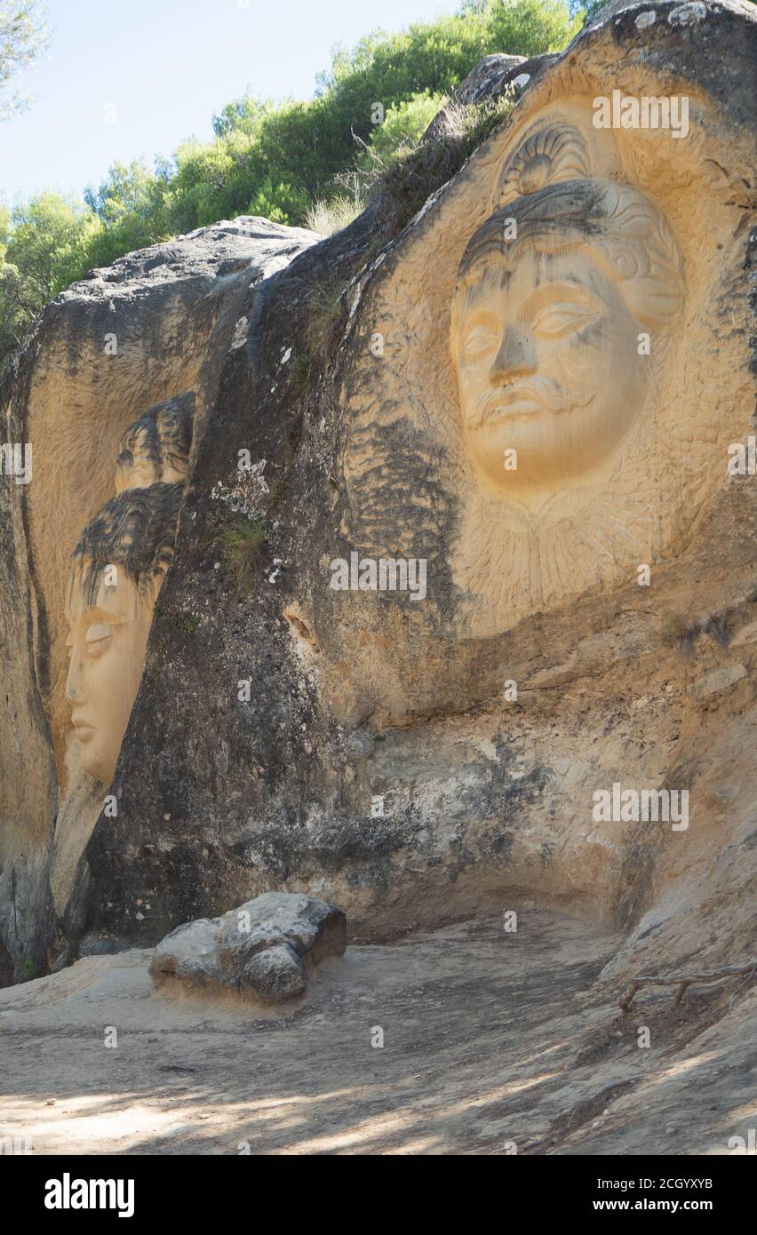 Faces carved in stone hi-res stock photography and images - Alamy