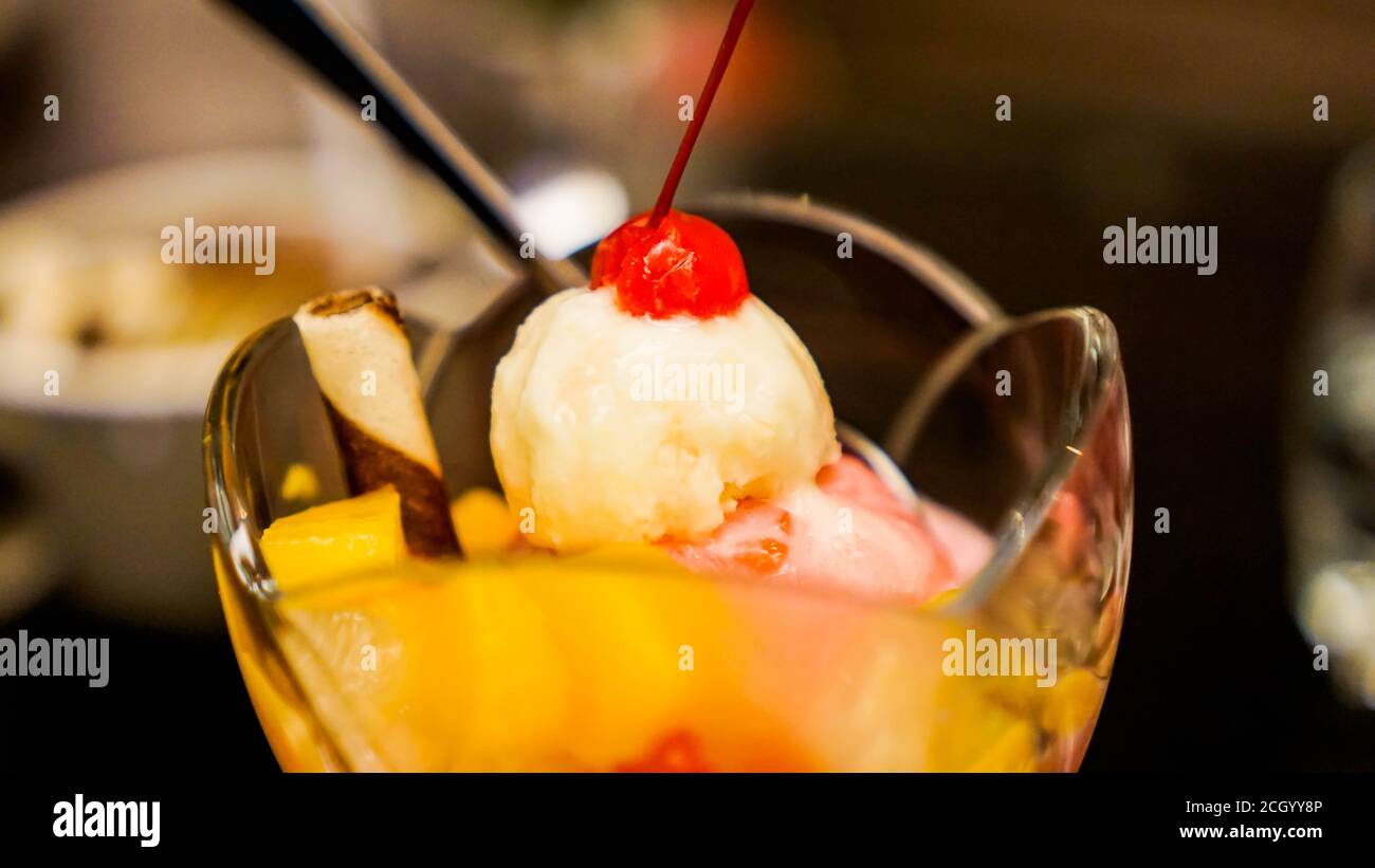 A super rich, smooth and creamy chocolate vanilla honey ice cream Stock ...