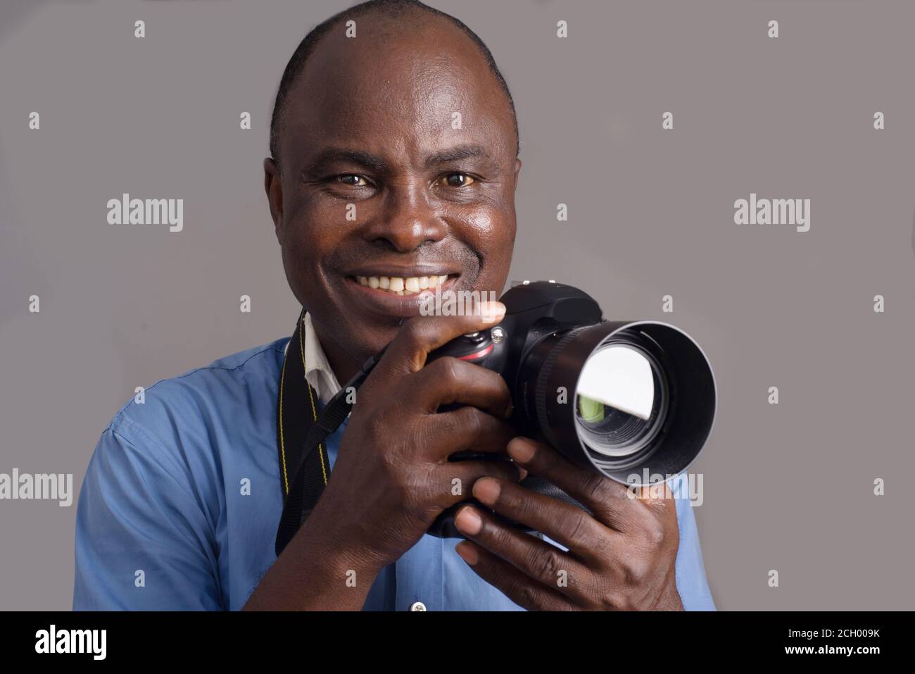 Finger on shutter hi-res stock photography and images - Alamy