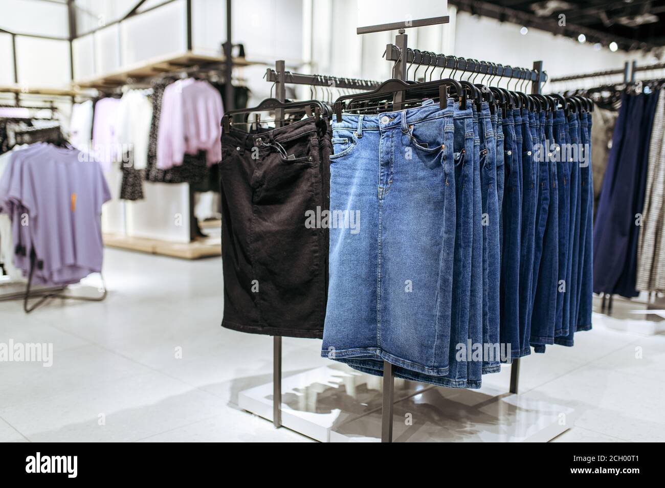 Racks of clothing store hi-res stock photography and images - Alamy