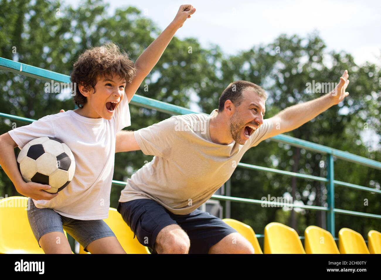 Man cheering stadium hi-res stock photography and images - Alamy
