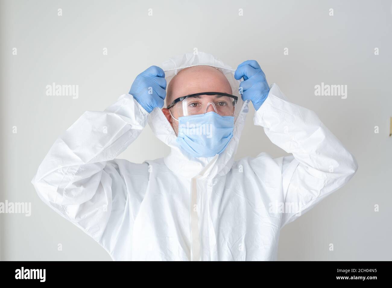 Doctor professional suit hi-res stock photography and images - Alamy