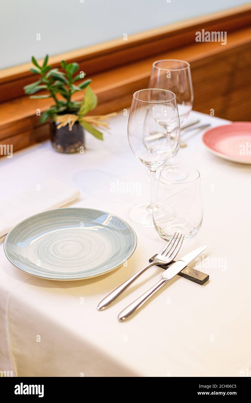 Restaurant table prepared for two diners Stock Photo - Alamy