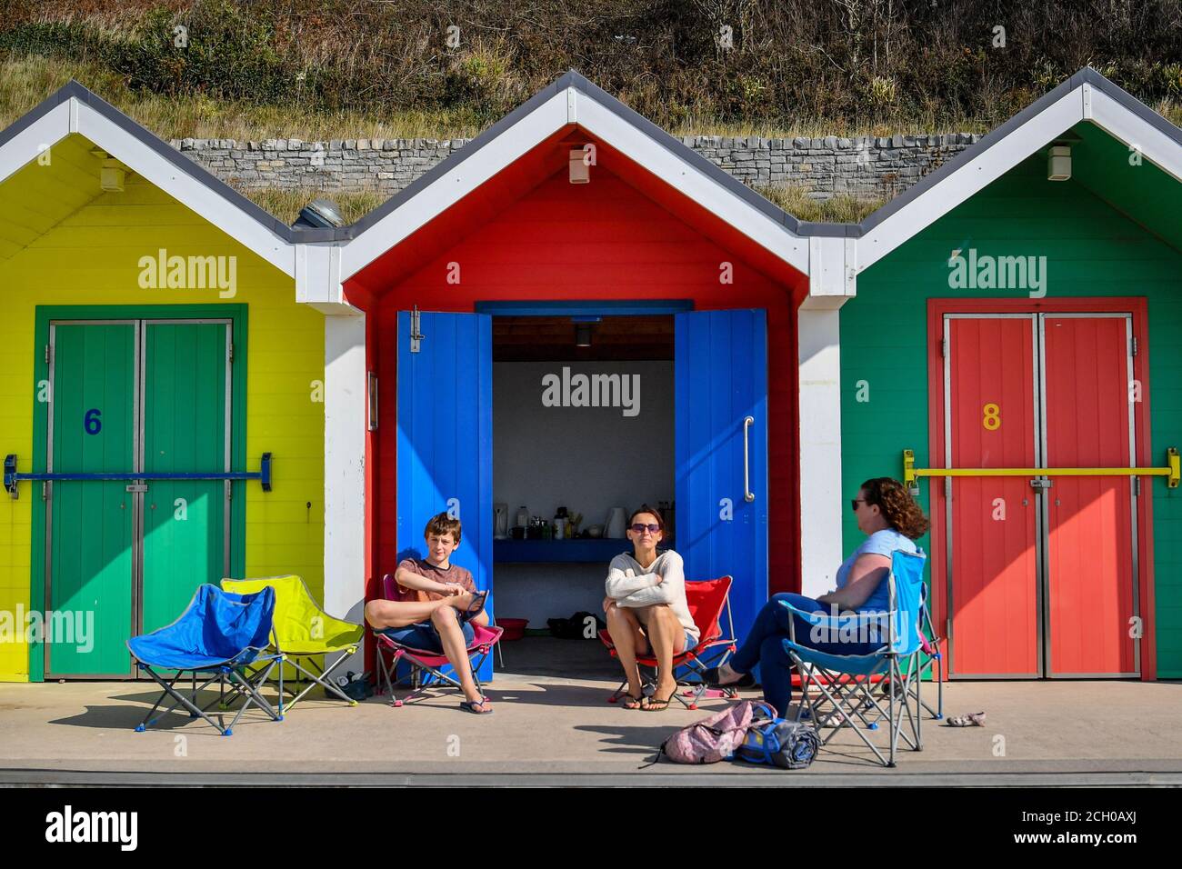 Beach huts barry island hi-res stock photography and images - Alamy