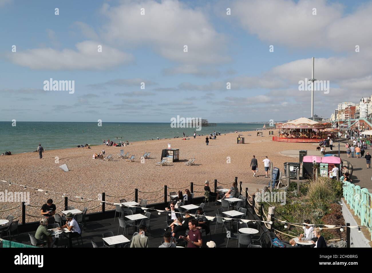 Hot weather brighton beach hi-res stock photography and images - Alamy