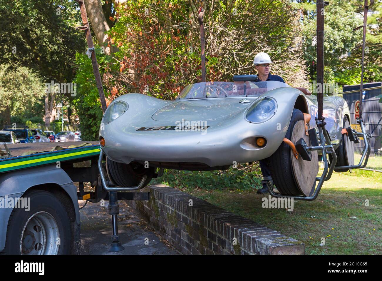 Car fell from car lift hi-res stock photography and images - Alamy