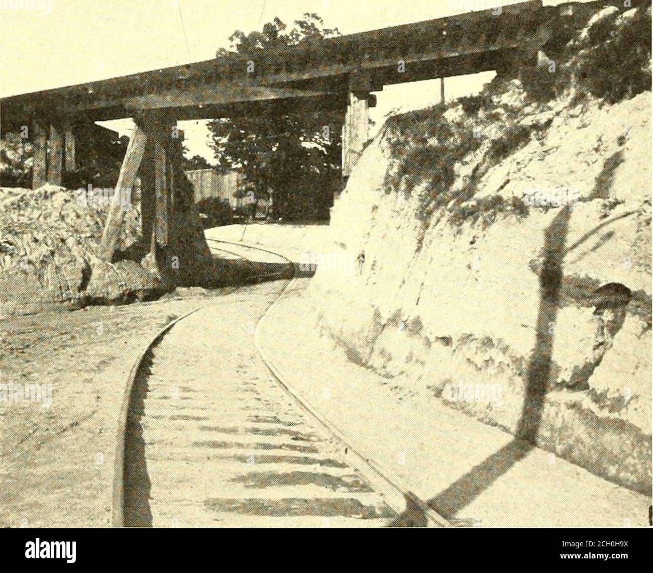 . The Street railway journal . CROSSING SOUTHERN RAILWAY STEAM ROAD ...