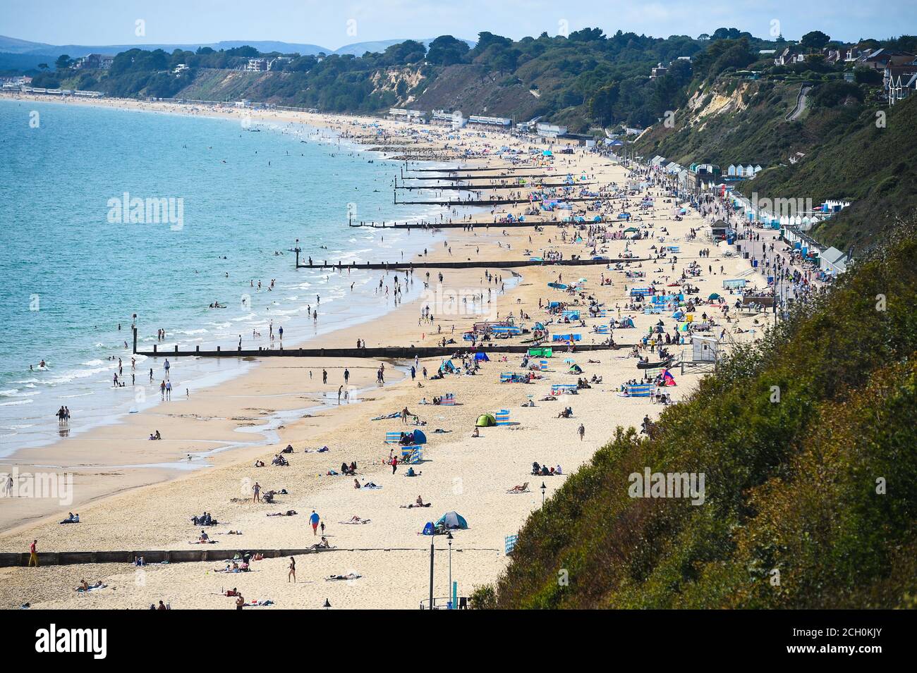 People enjoying the Autumn sunshine on Bournemouth beach Stock Photo ...