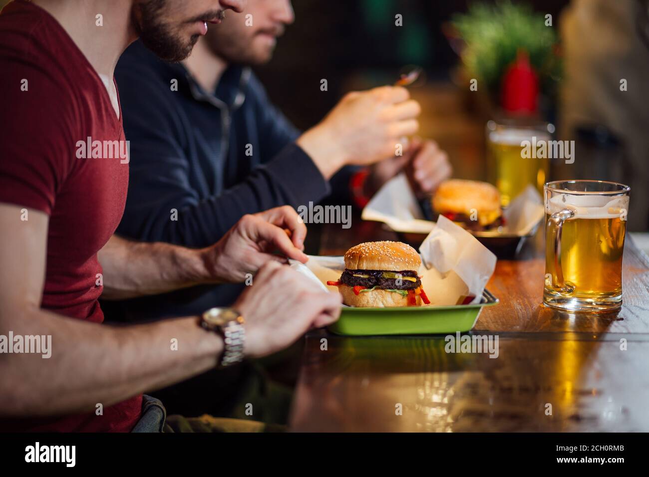 Gay men bar hi-res stock photography and images - Alamy