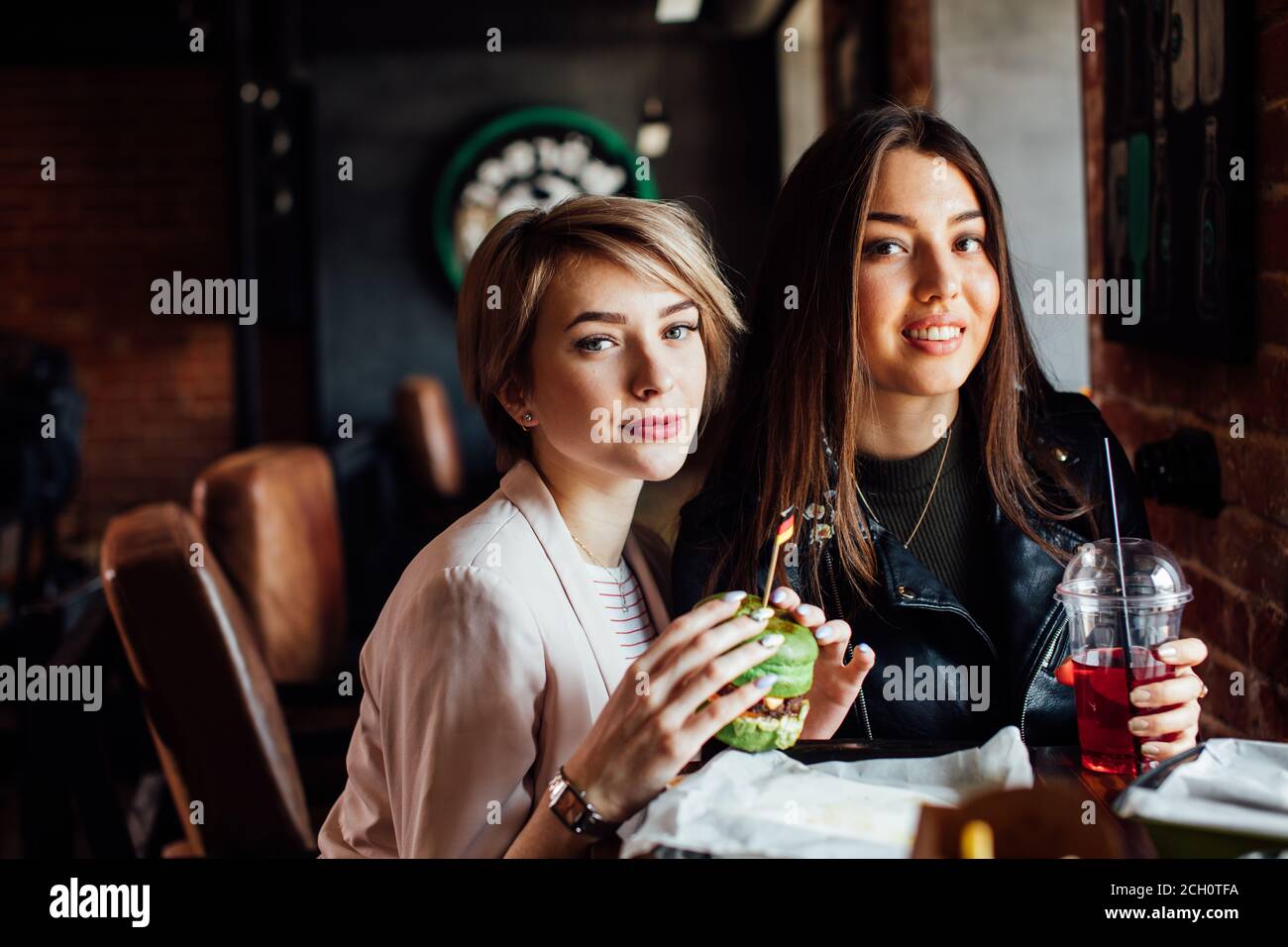 Two women eat lunch outside hi-res stock photography and images - Alamy