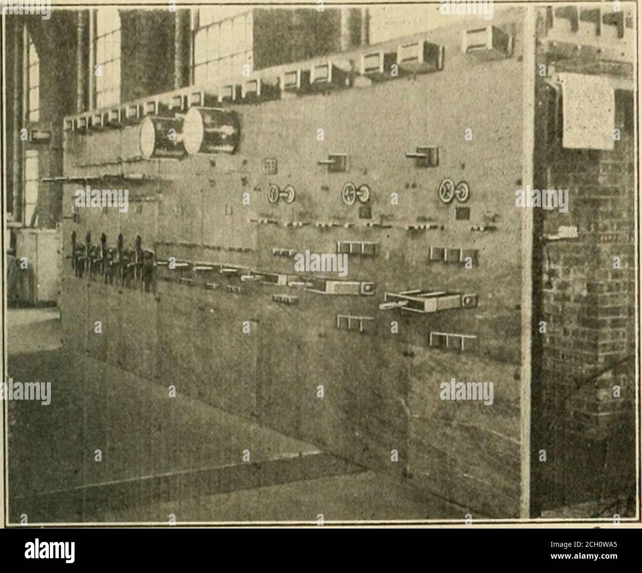 Load bearing pole hi-res stock photography and images - Alamy