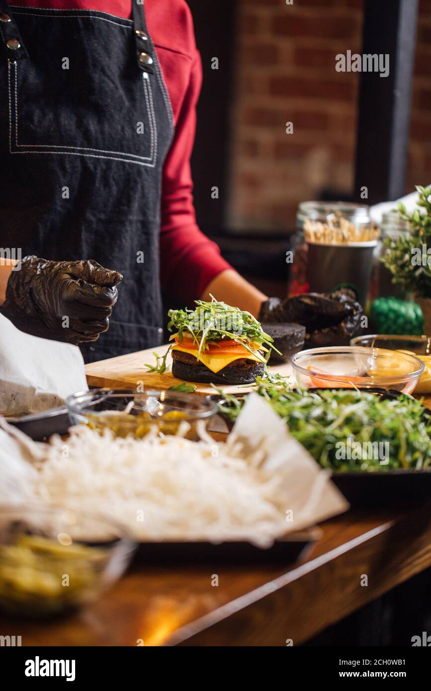 Hamburger street vendor food cart hi-res stock photography and images ...