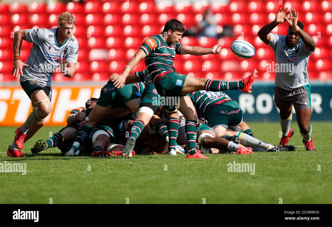 Emmanuel iyogun of northampton saints hi-res stock photography and ...